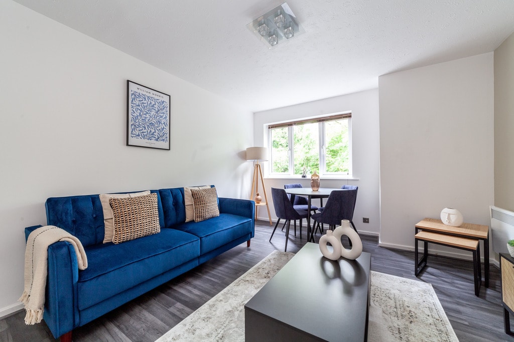 2 bedroom flat to rent on Beacon Gate, London | Scraye