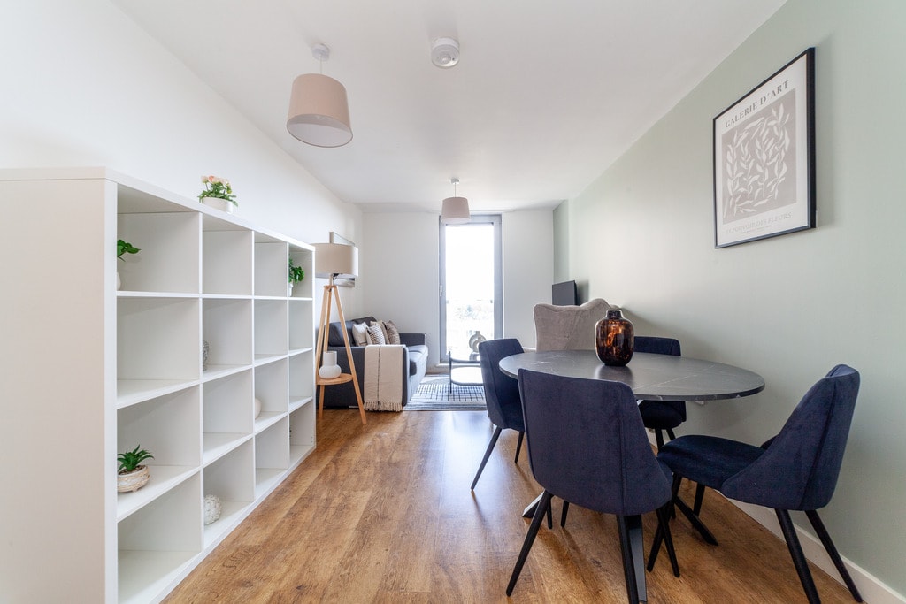 2 bedroom flat to rent on Emily Duncan Place, London | Scraye