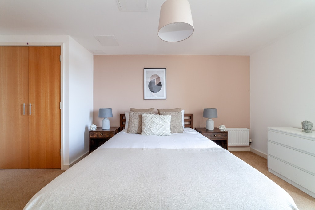 2 bedroom flat to rent on Emily Duncan Place, London | Scraye