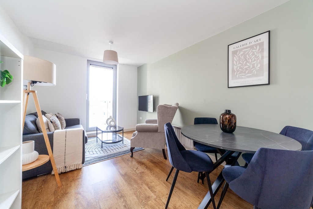 2 bedroom flat to rent on Emily Duncan Place, London | Scraye