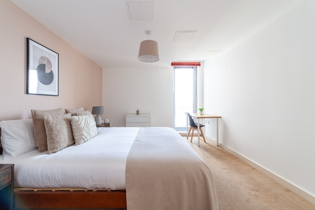 2 bedroom flat to rent on Emily Duncan Place, London | Scraye