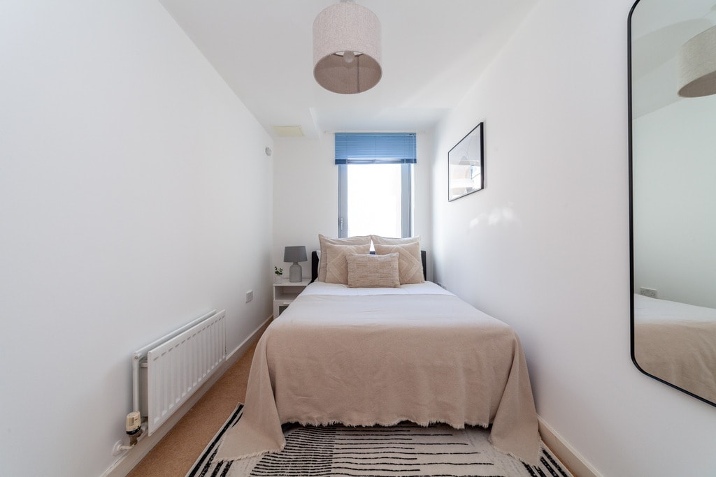 2 bedroom flat to rent on Emily Duncan Place, London | Scraye