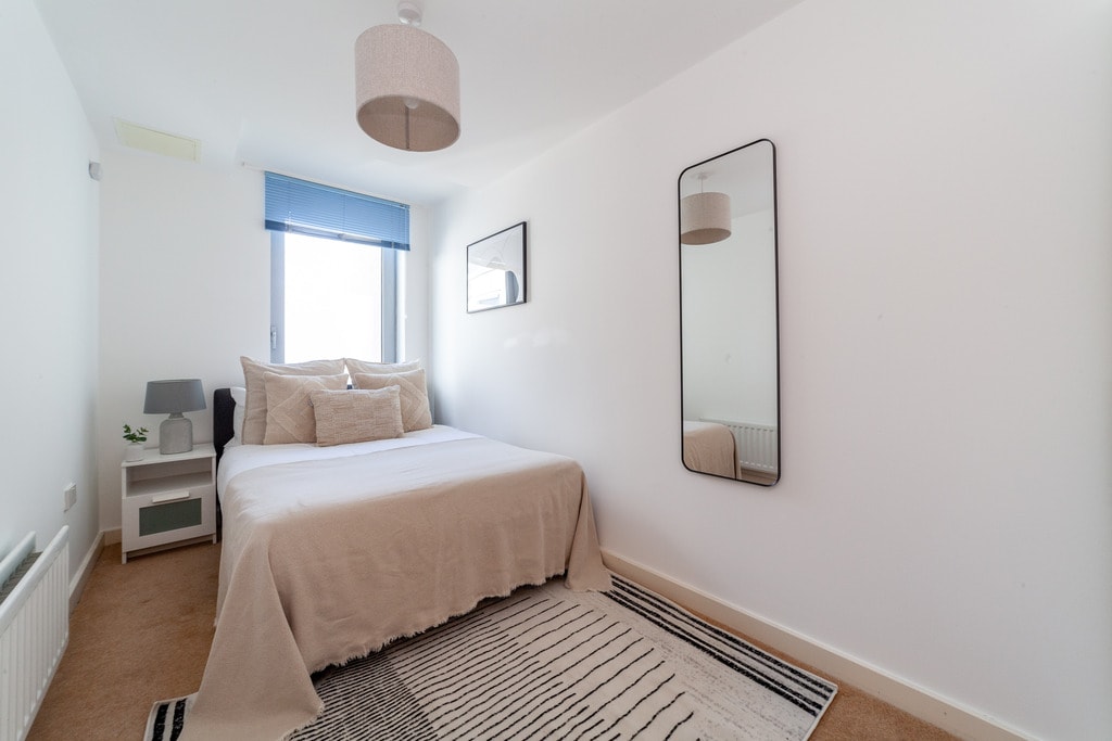 2 bedroom flat to rent on Emily Duncan Place, London | Scraye